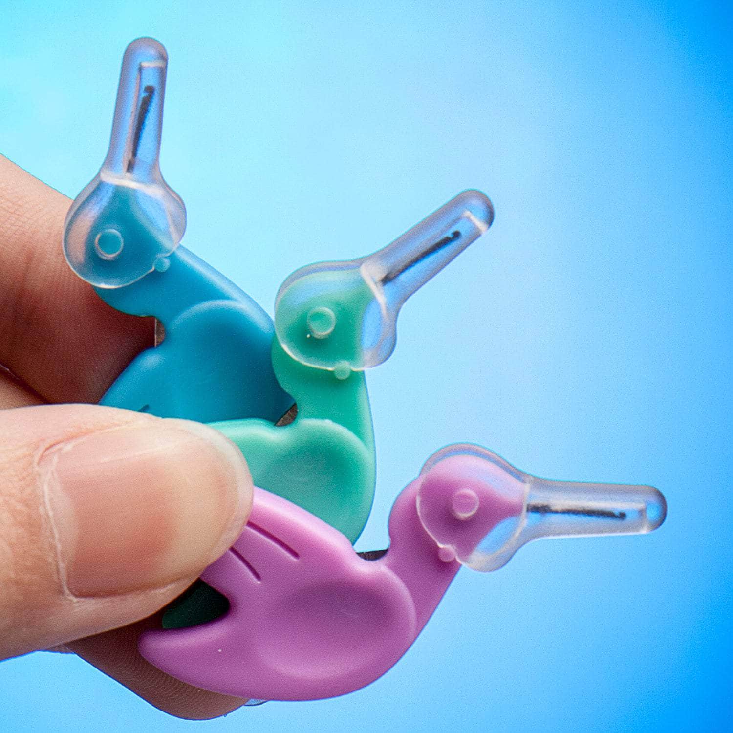 Hummingbird Needle Threader - Assorted Colors – Premier Yarns