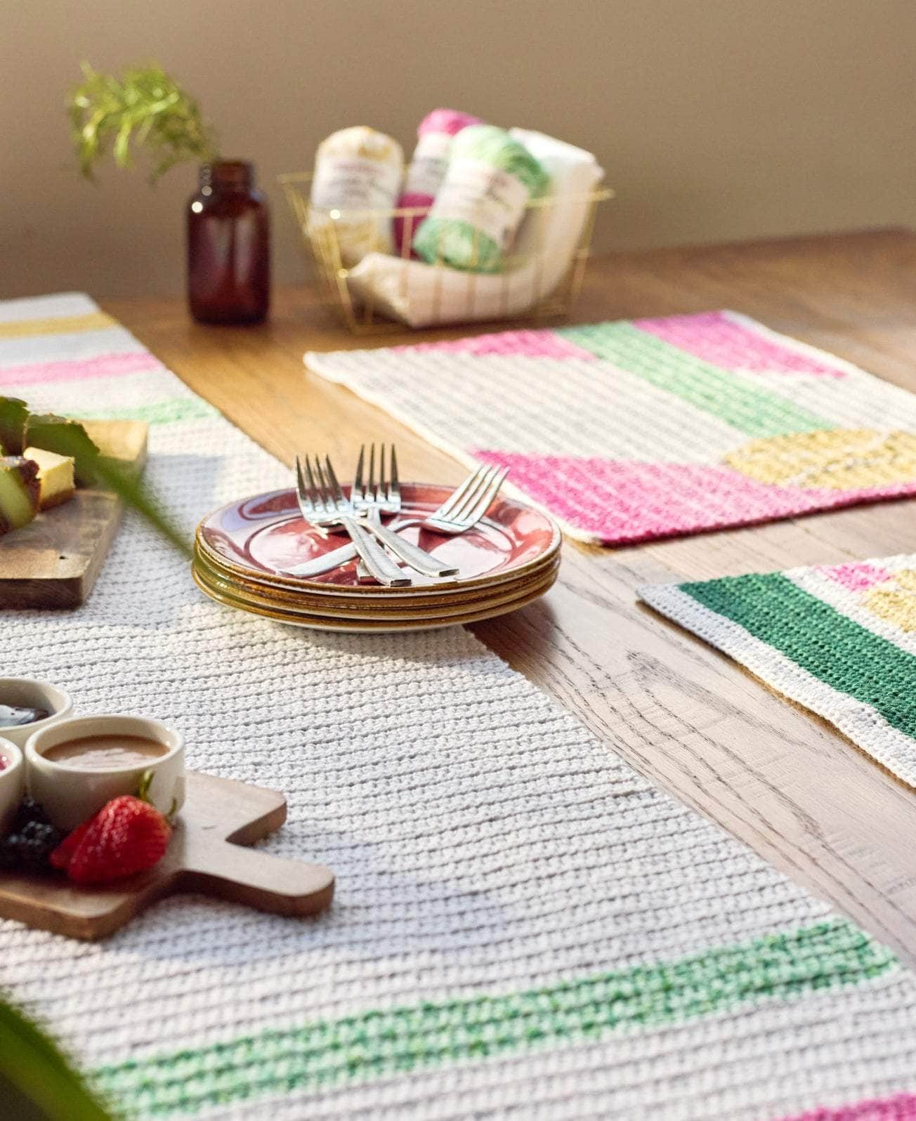 Toss-Up Table Setting – Premier Yarns