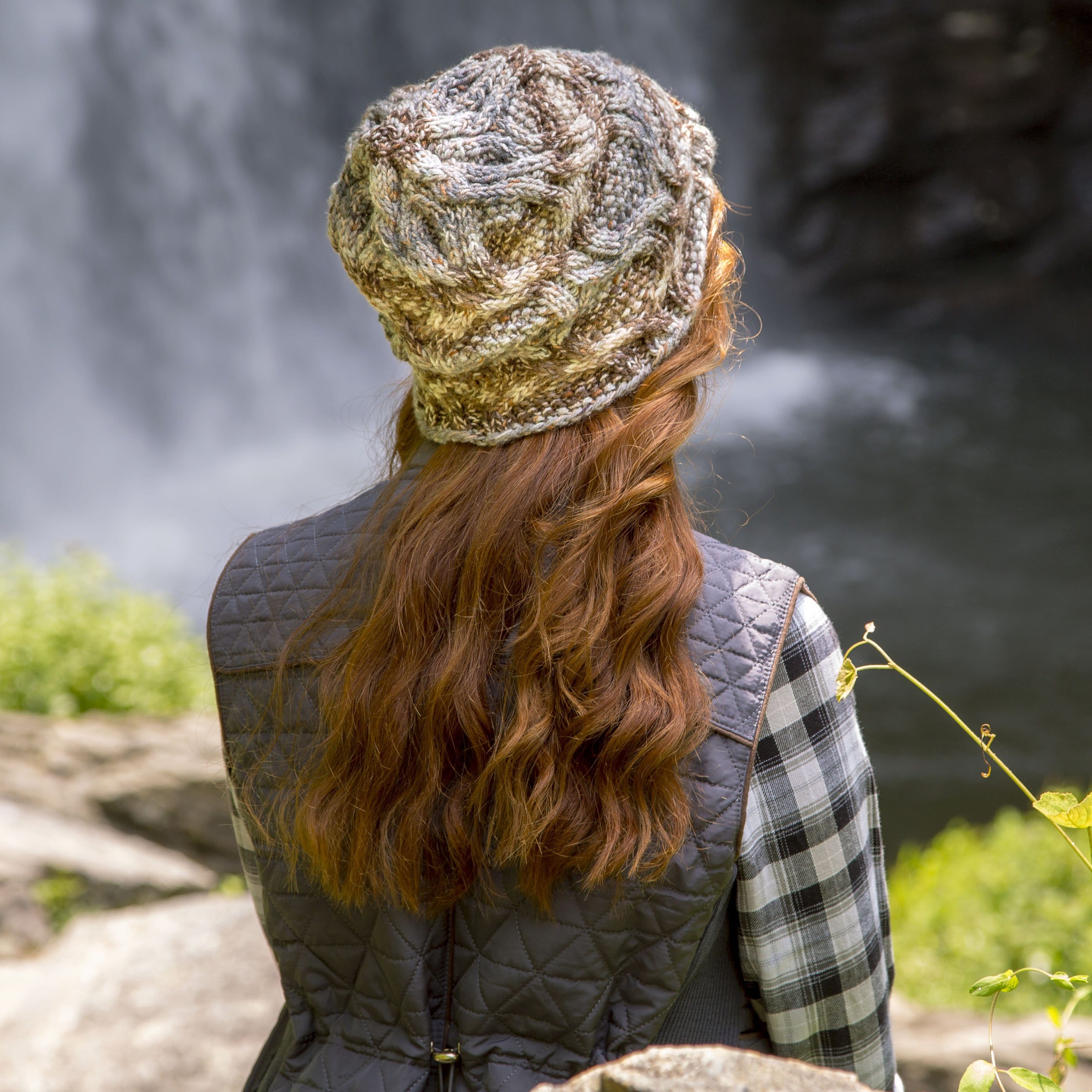 Wood Grain Cabled Cap – Premier Yarns